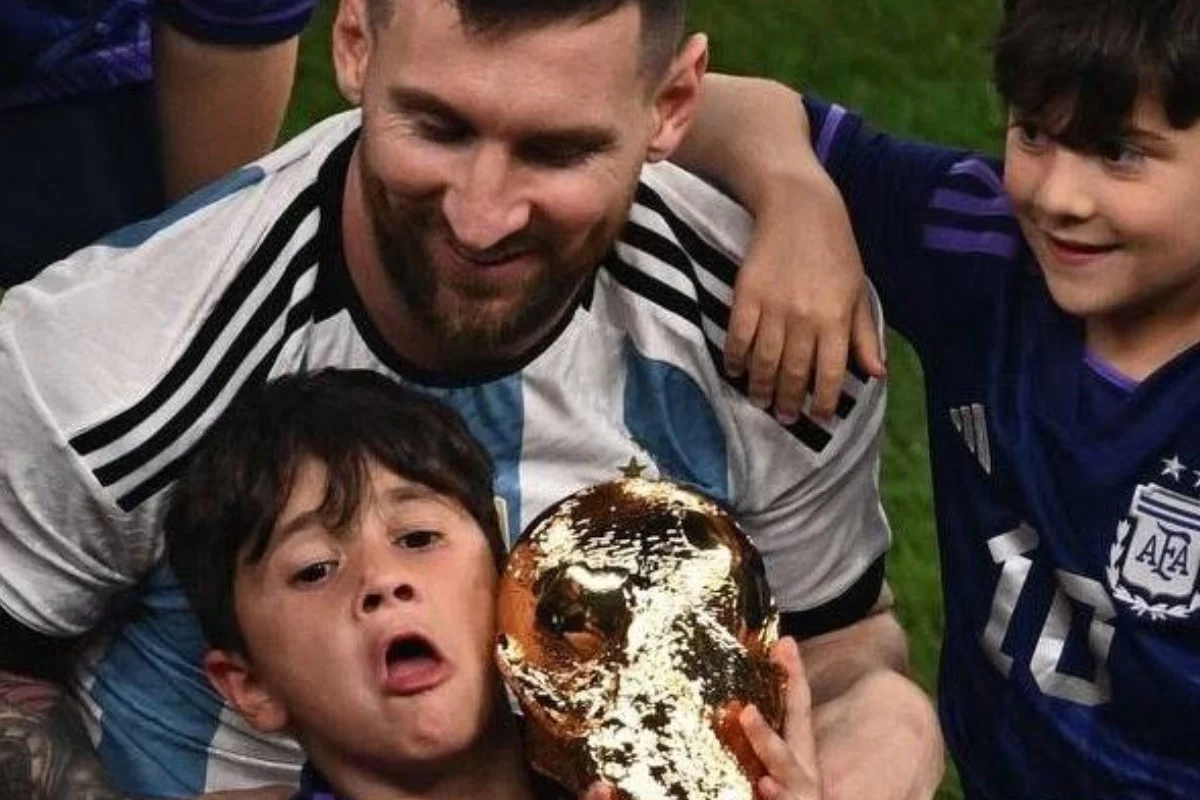 Mateo Messi imitó uno de los festejos de su papá tras meter cinco goles ...
