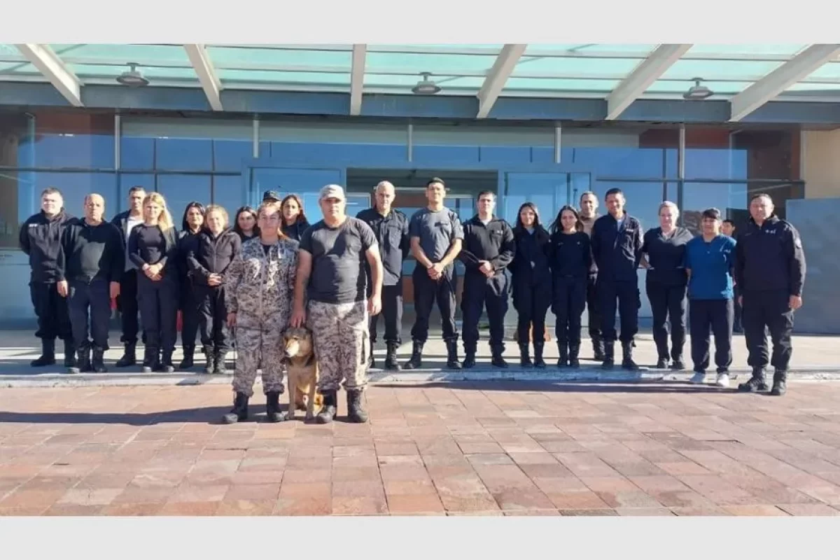 El emotivo pase a retiro de Mac, un perro penitenciario tras 10 años de ...