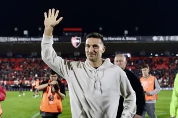 El emotivo homenaje a Lionel Scaloni en la cancha de Newell’s tras ganar la Copa América ...