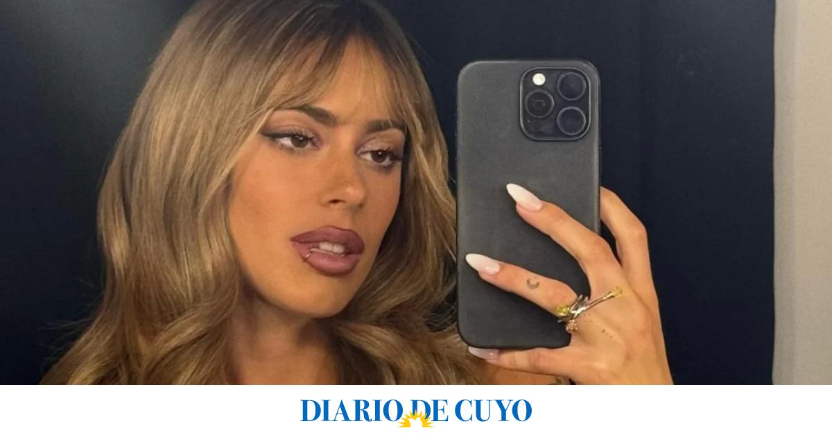 Tini Stoessel y sus transparencias deslumbraron en la Paris Fashion ...