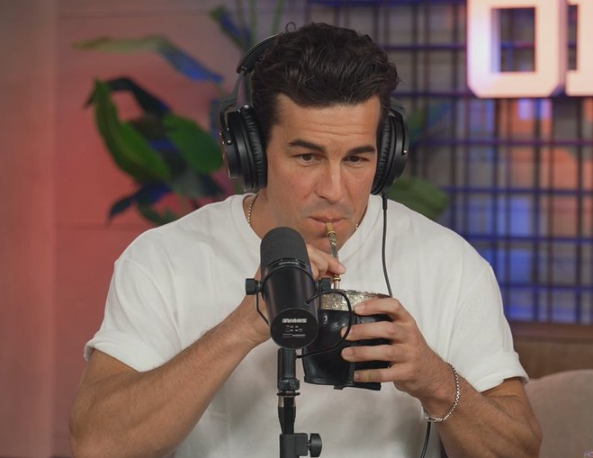 Un galán suelto en Buenos Aires: Mario Casas causó furor en una visita ...