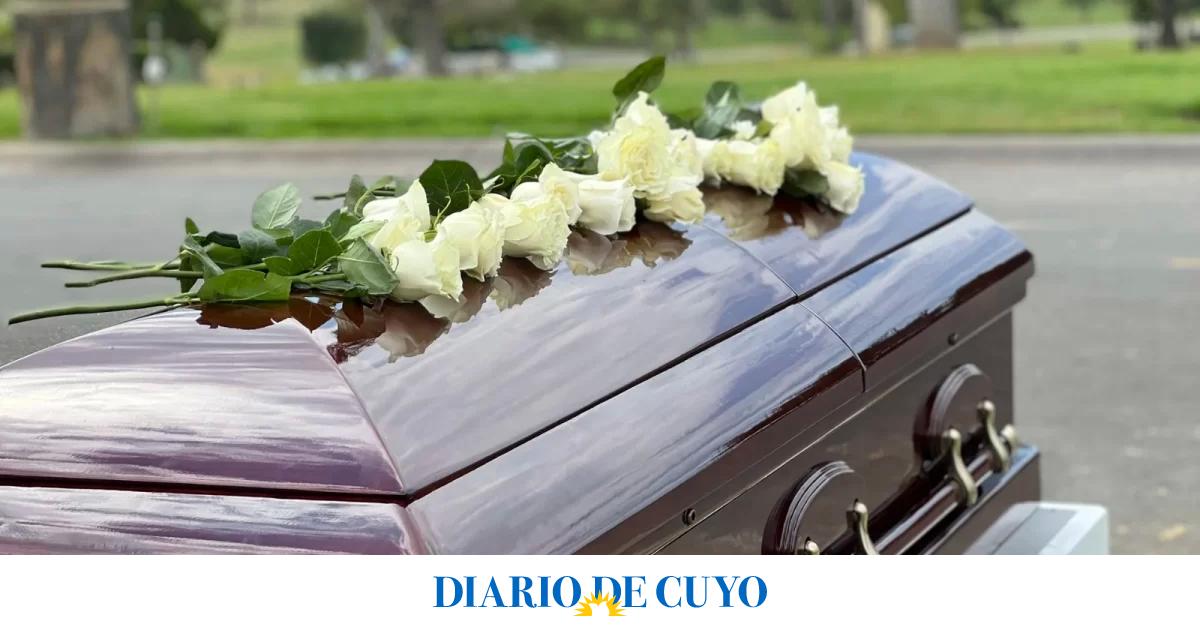 La perturbadora foto de una famosa con un ataúd que provocó indignación ...