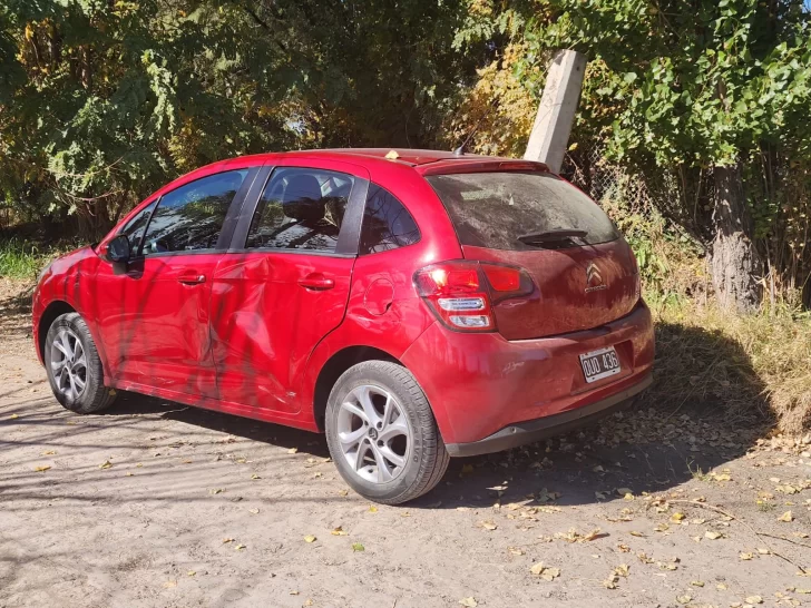 Una mujer resultó herida tras un choque entre un auto y una moto en ...